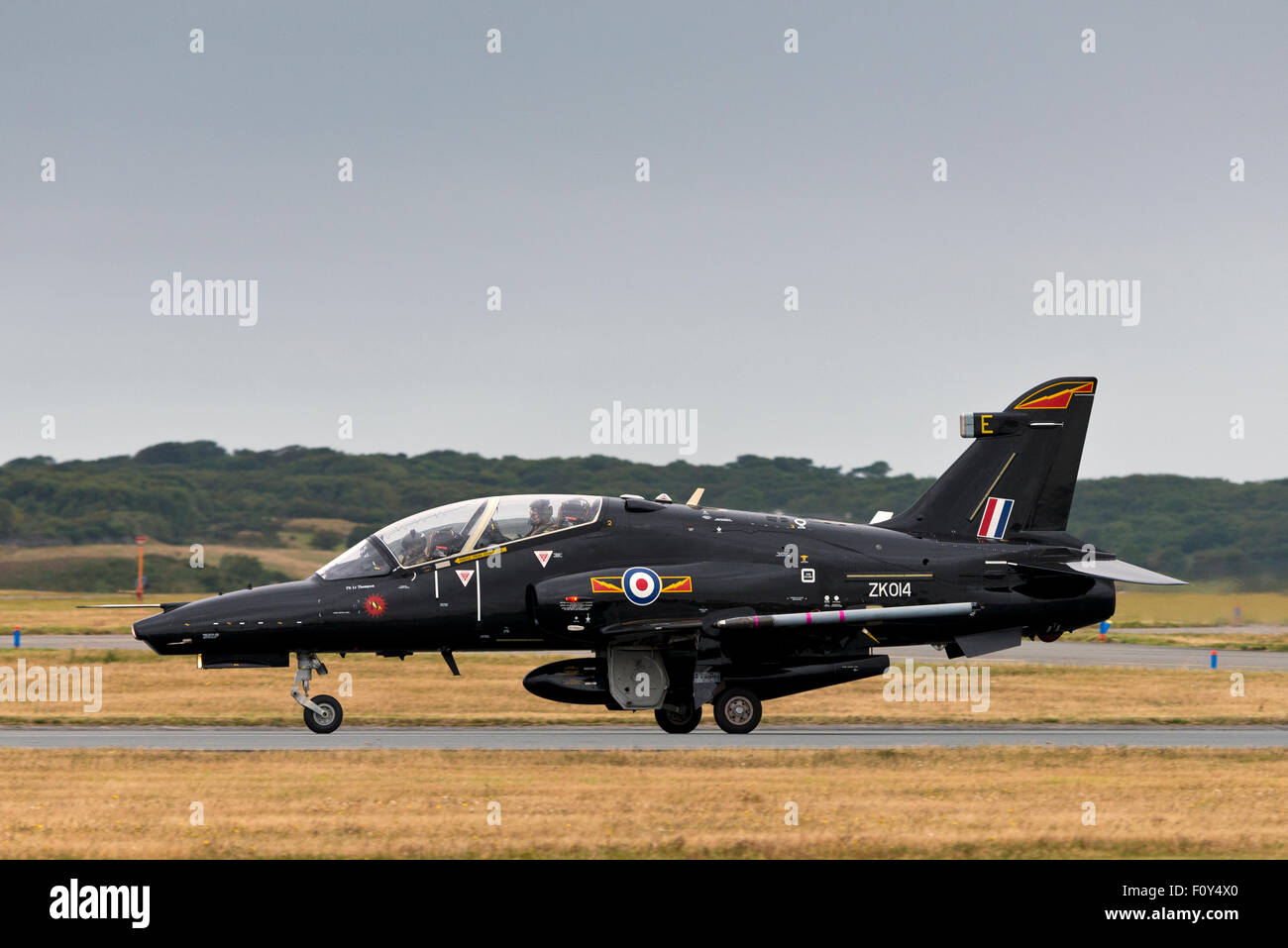 ZK014 T2 Hawk fast jet trainer Raf Valley Anglesey North Wales Uk Stock Photo - Alamy