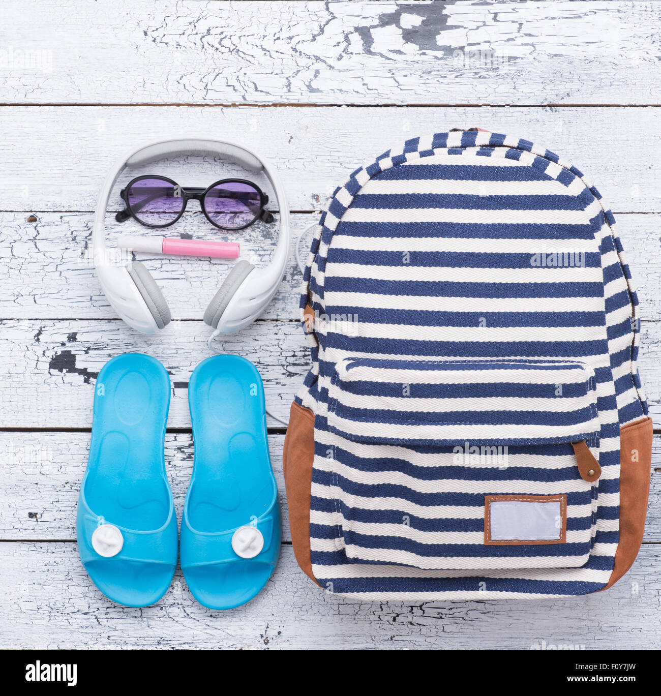 Summer objects on wooden Stock Photo - Alamy