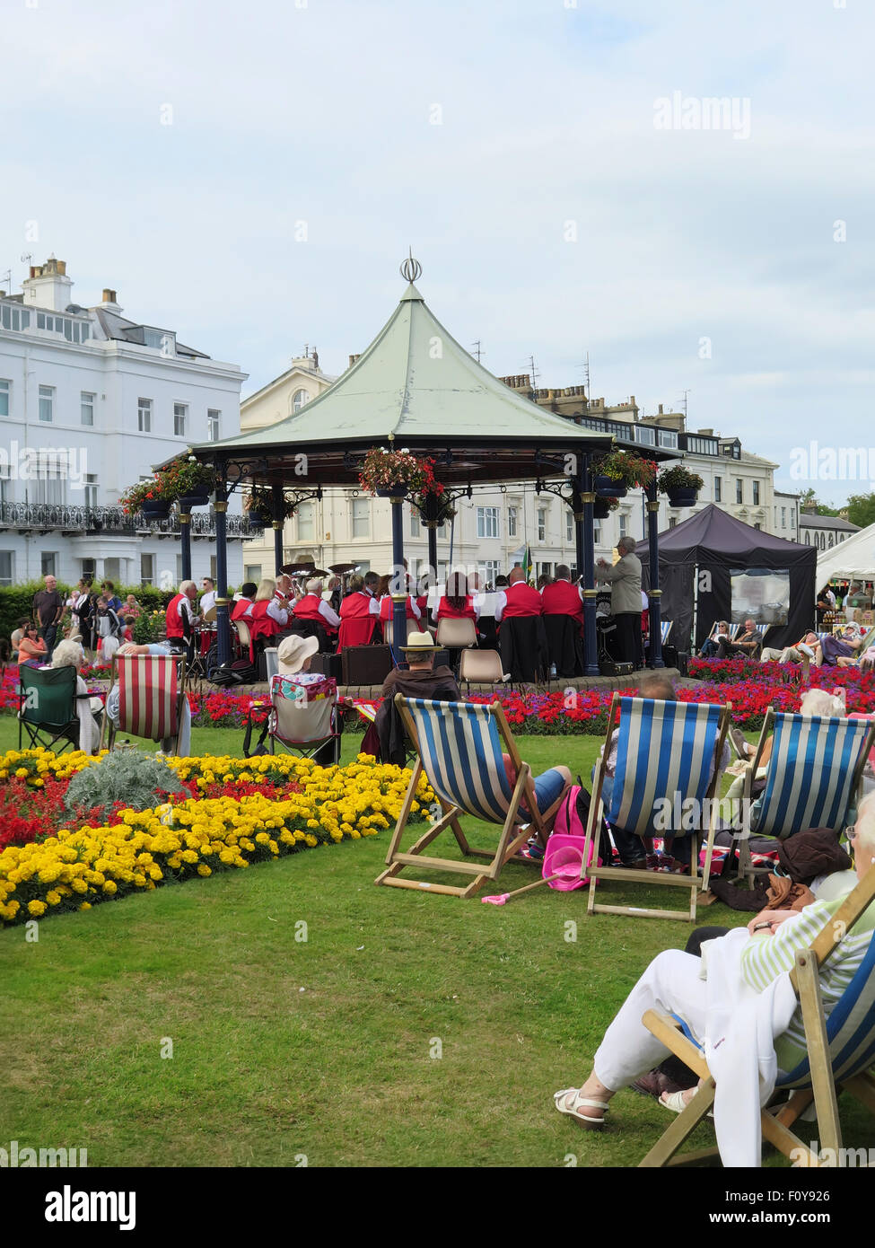 Bandstand concert hi-res stock photography and images - Alamy
