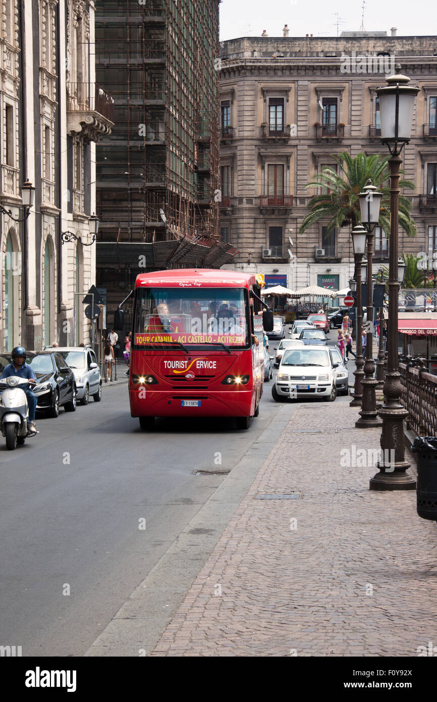 Red bus tourist bus hi-res stock photography and images - Alamy