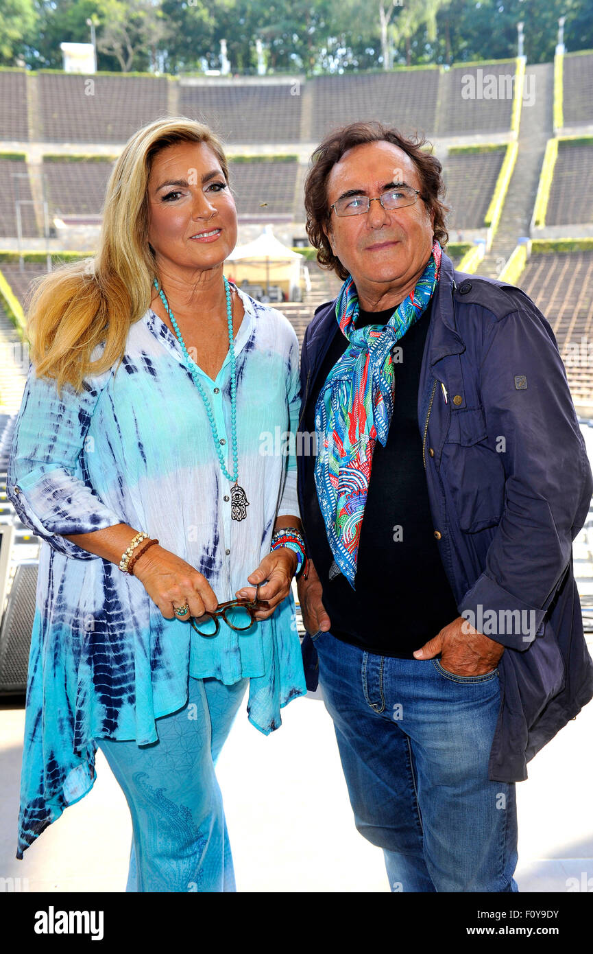 Al bano romina power pose hi-res stock photography and images - Alamy