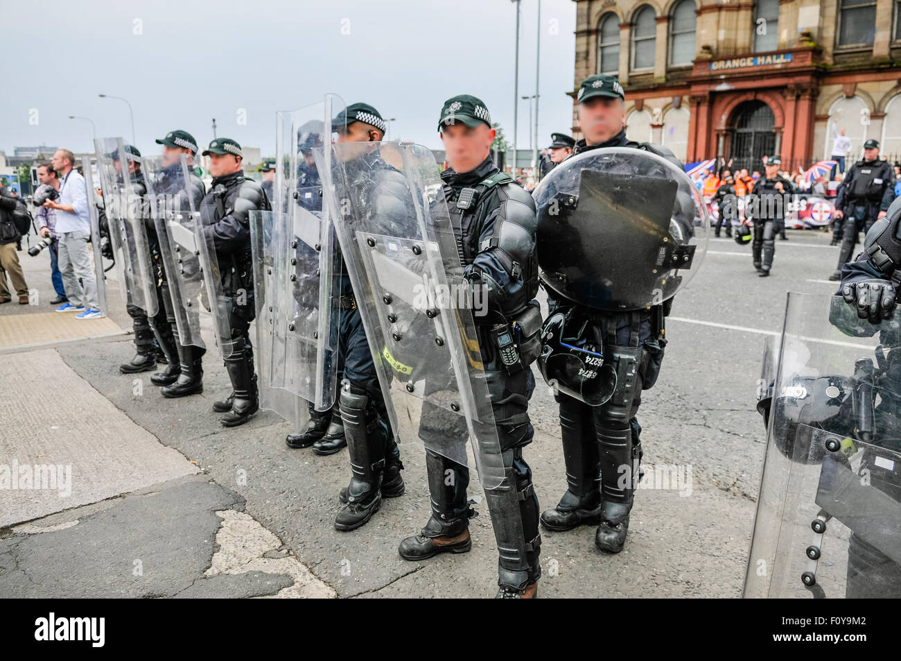 Psni riot police officers line hi-res stock photography and images - Alamy