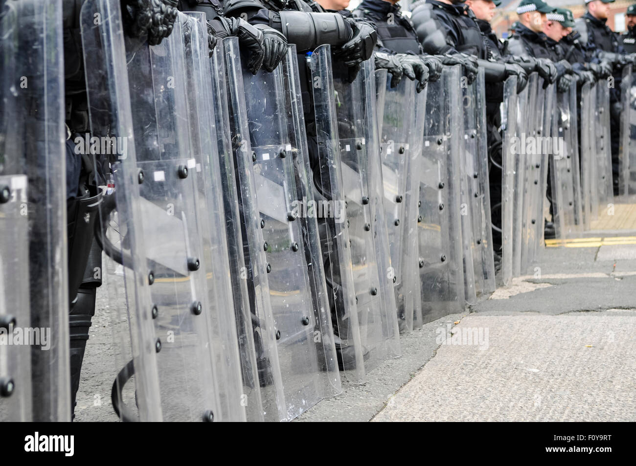 Psni officers in riot gear hi-res stock photography and images - Alamy