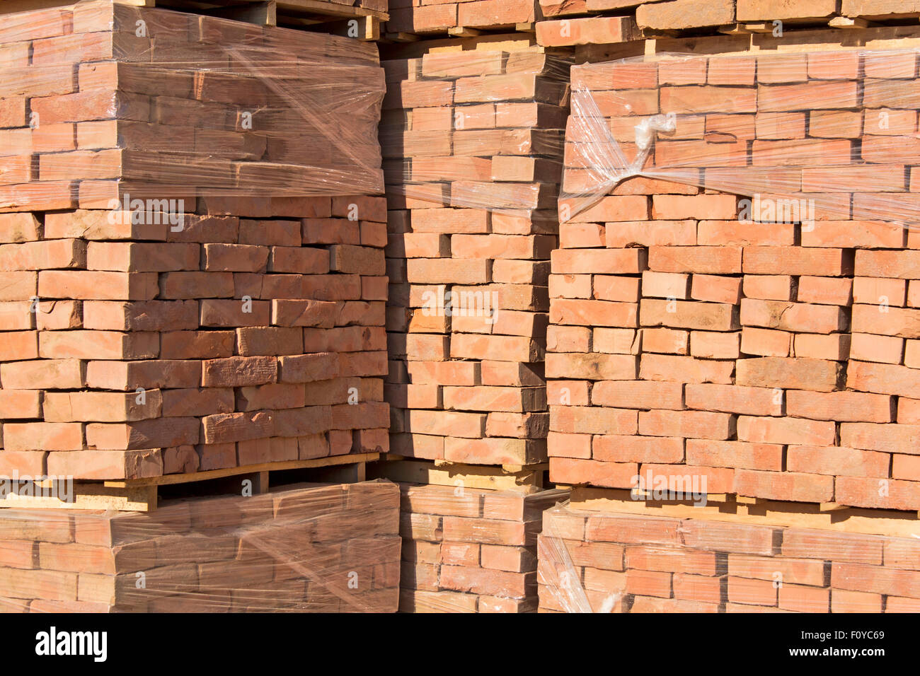 Pallets of bricks hi-res stock photography and images - Alamy