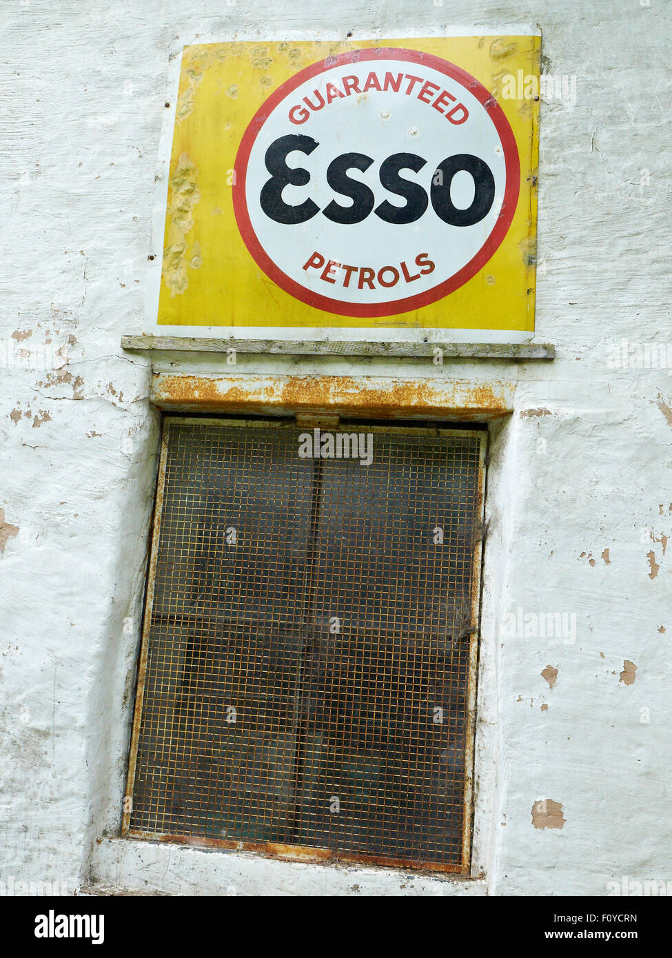 Antique esso sign hi-res stock photography and images - Alamy