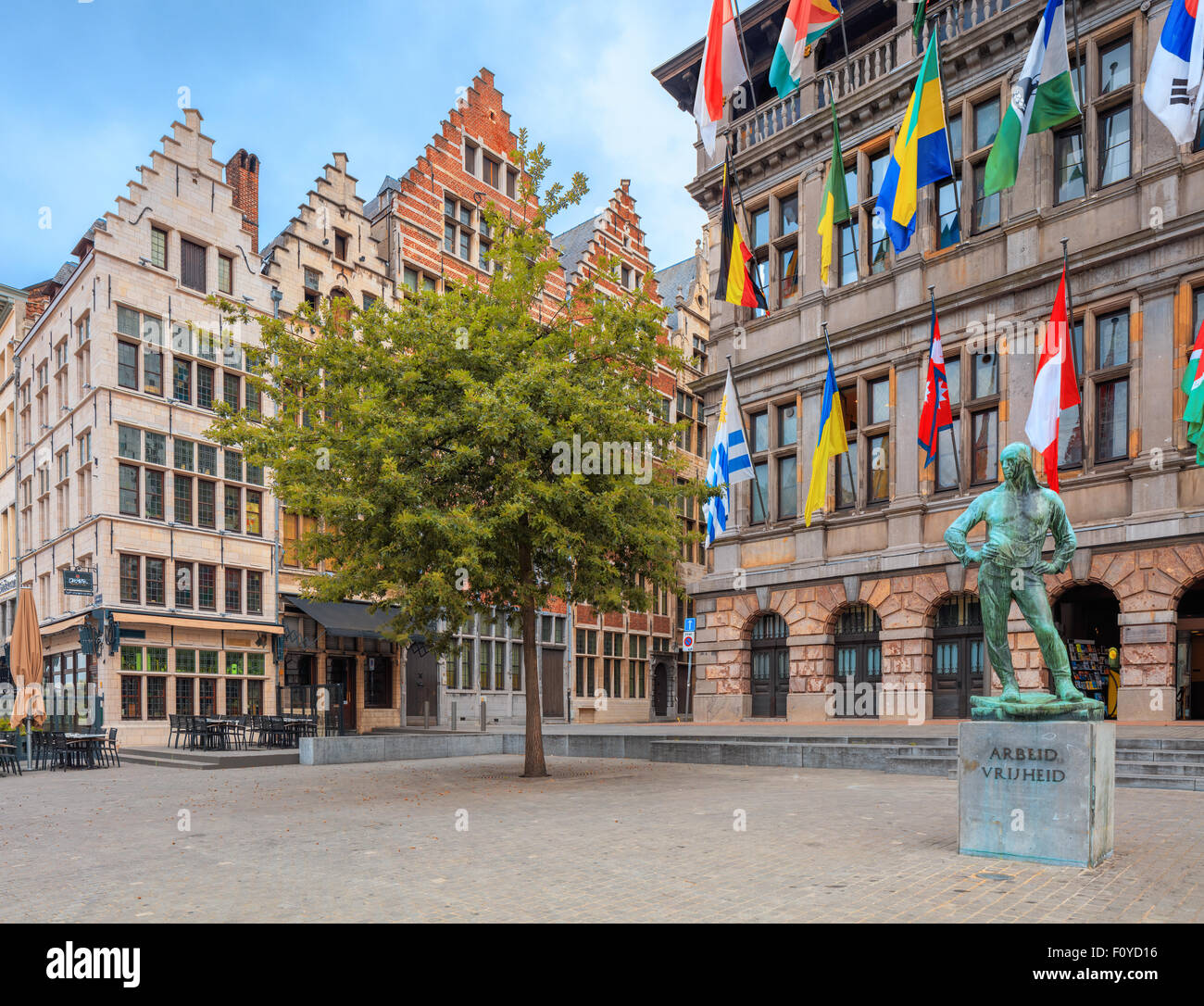 Square hall hi-res stock photography and images - Alamy