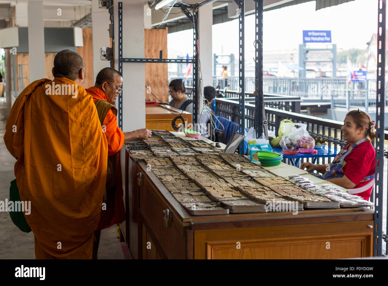The amulet market in Bangkok, Thailand Stock Photo - Alamy