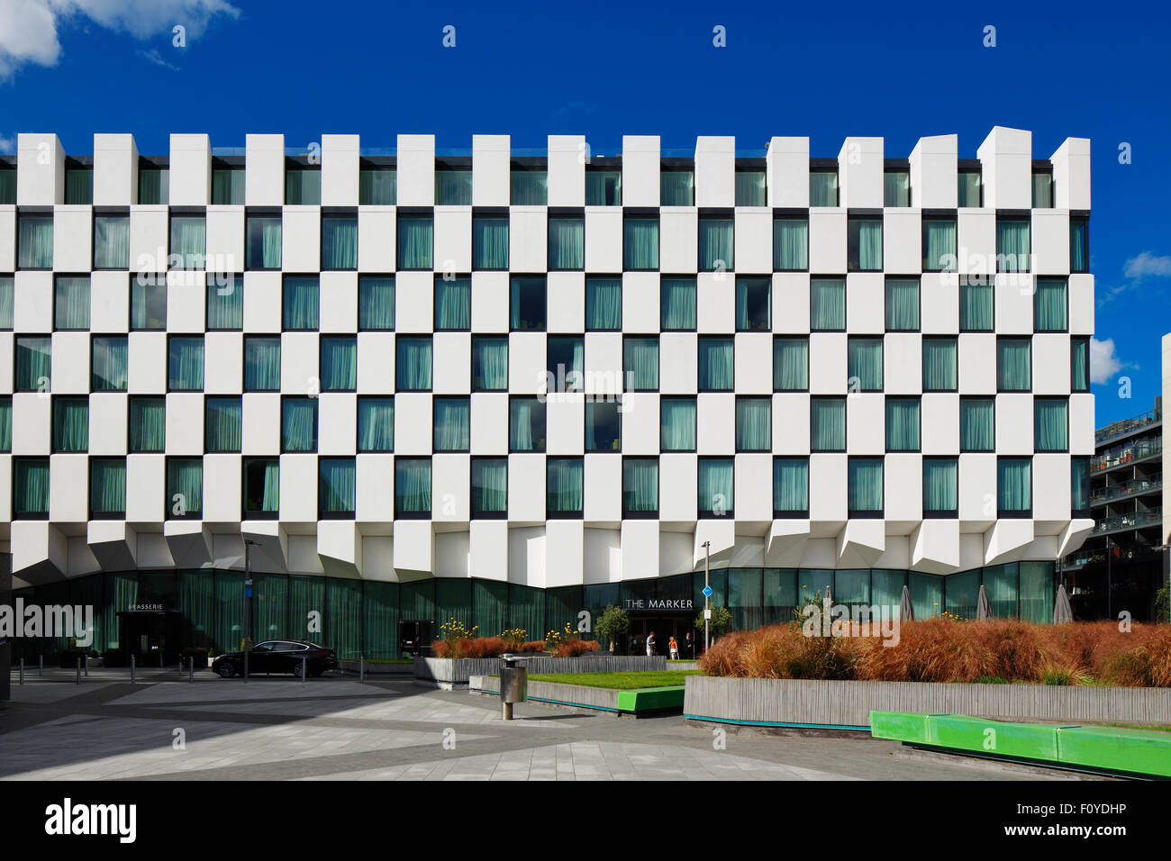 Modern architecture of Dublin Docklands area on a beautiful day Stock ...