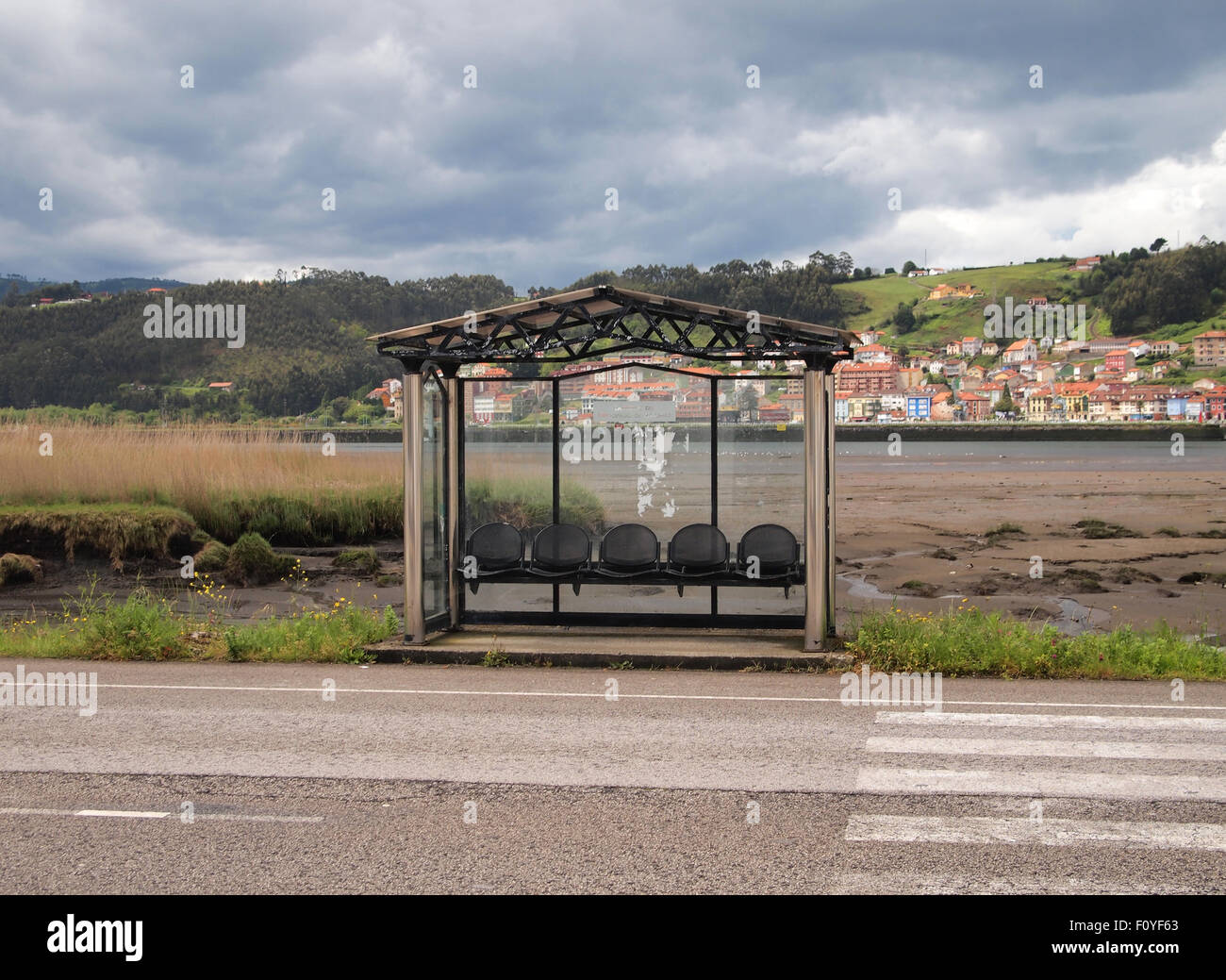 Empty bus stop Stock Photo - Alamy