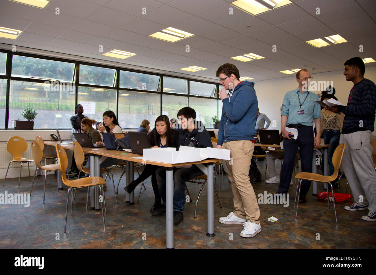 University careers advice uk hi-res stock photography and images - Alamy