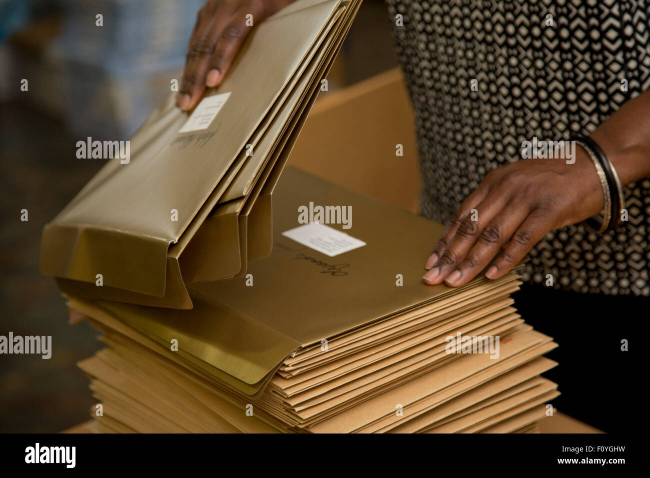 Gcse results envelope hi-res stock photography and images - Alamy