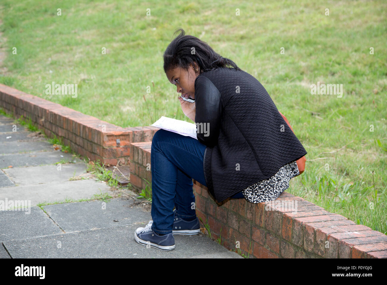 College boy and girl hi-res stock photography and images - Alamy