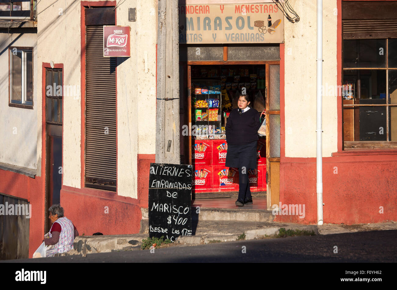 Hispanic convenience store hi-res stock photography and images - Alamy