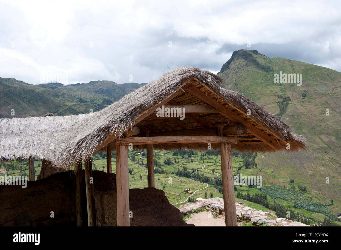 Straw Roof Stock Photo - Alamy