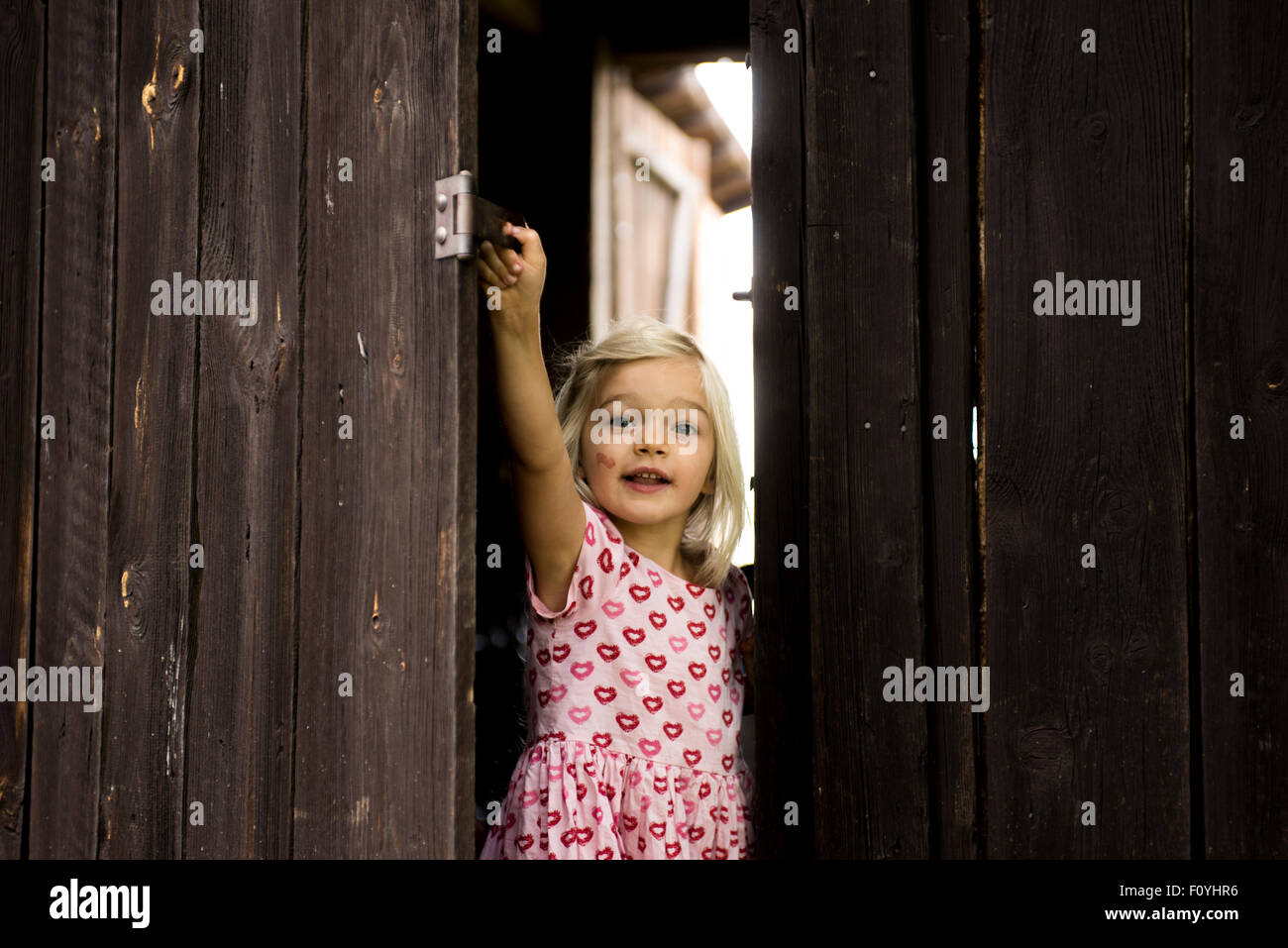 Child door gap hi-res stock photography and images - Alamy