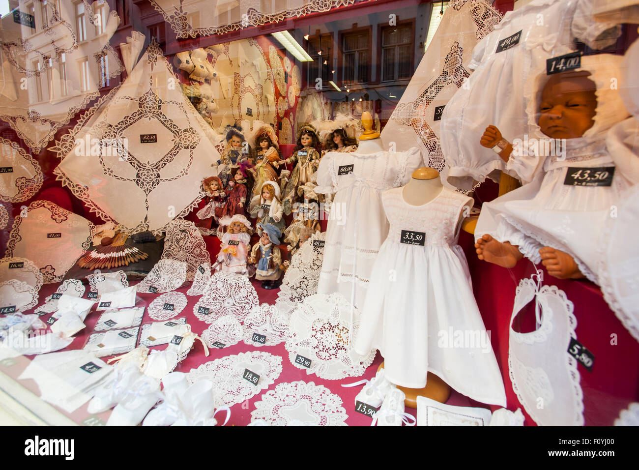 Bruges lace center hi-res stock photography and images - Alamy