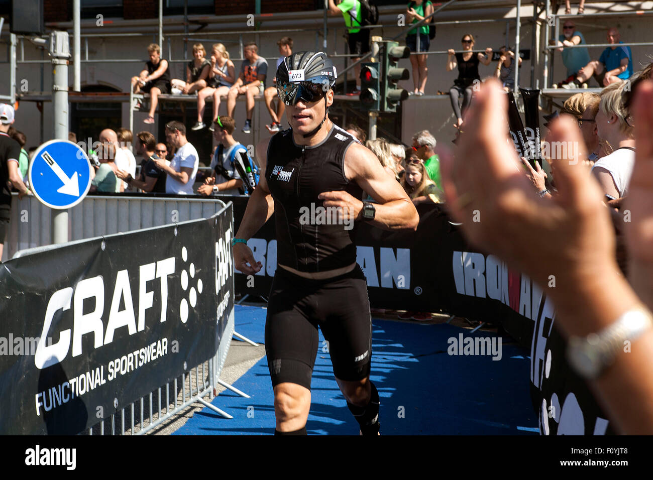 Female athletes finishing line hi-res stock photography and images - Alamy