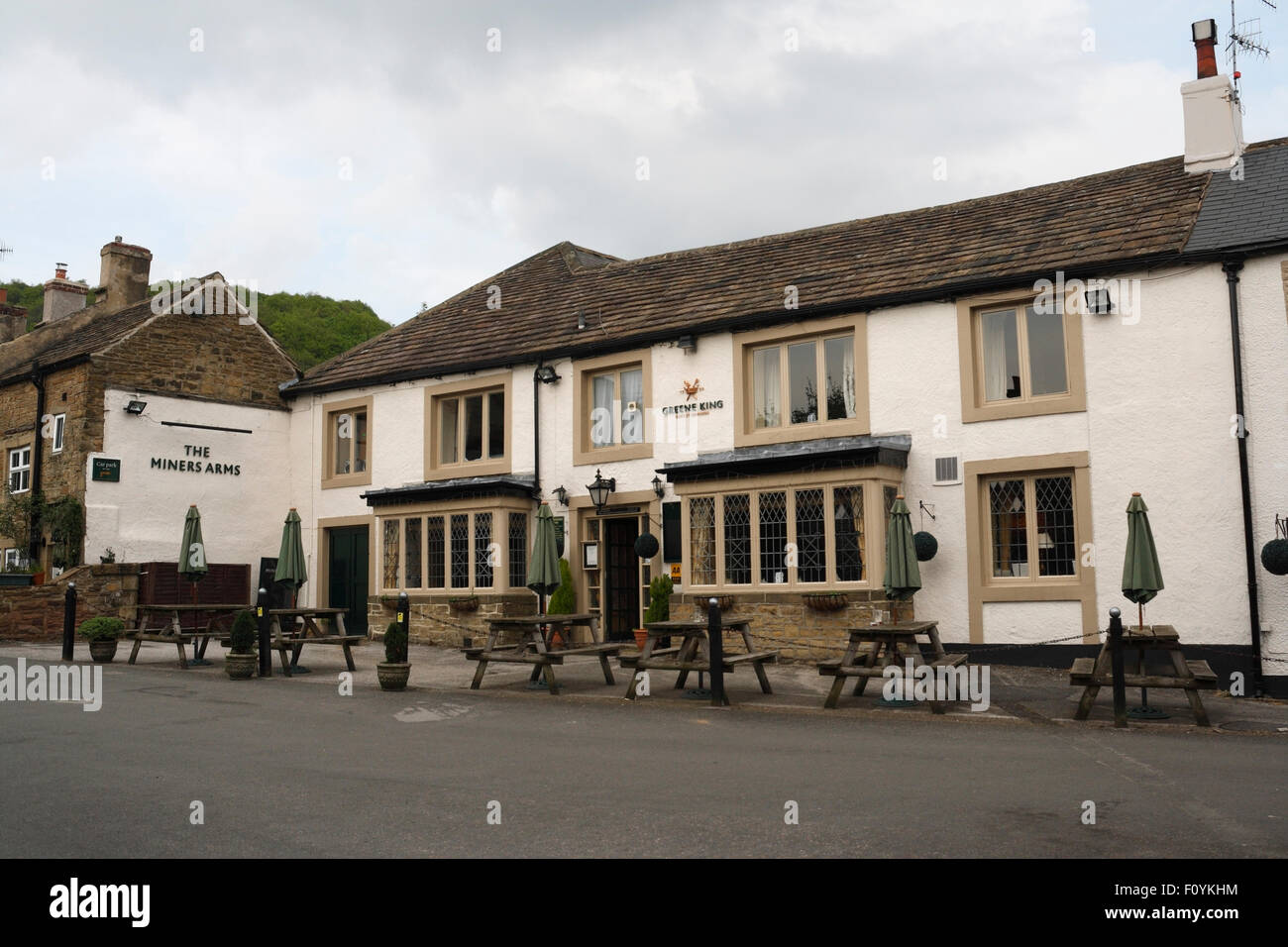 The village of eyam in derbyshire hi-res stock photography and images ...