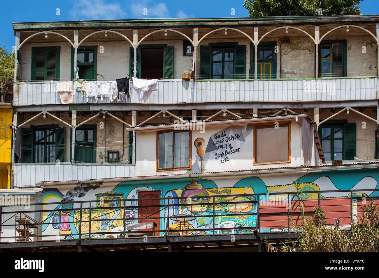 Valparaiso housing hi-res stock photography and images - Alamy