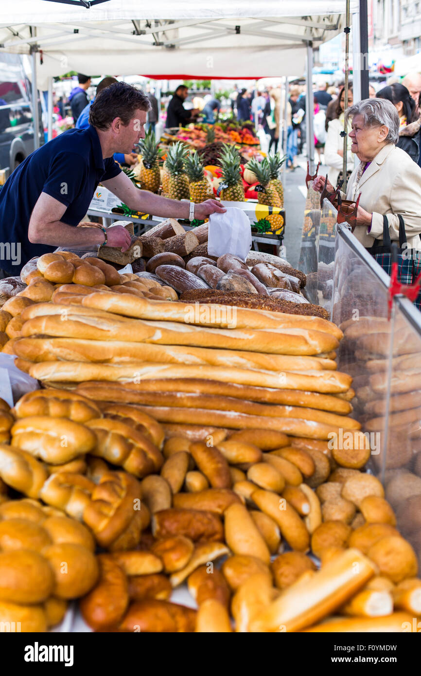 Market stall bread hi-res stock photography and images - Alamy