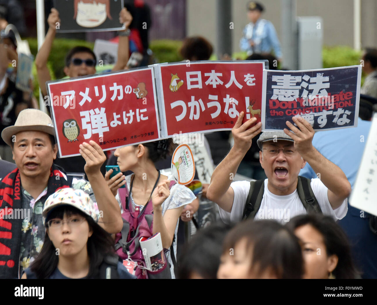 Tokyo, Japan. 23rd Aug, 2015. Carrying banners and signs, some 6,500 ...