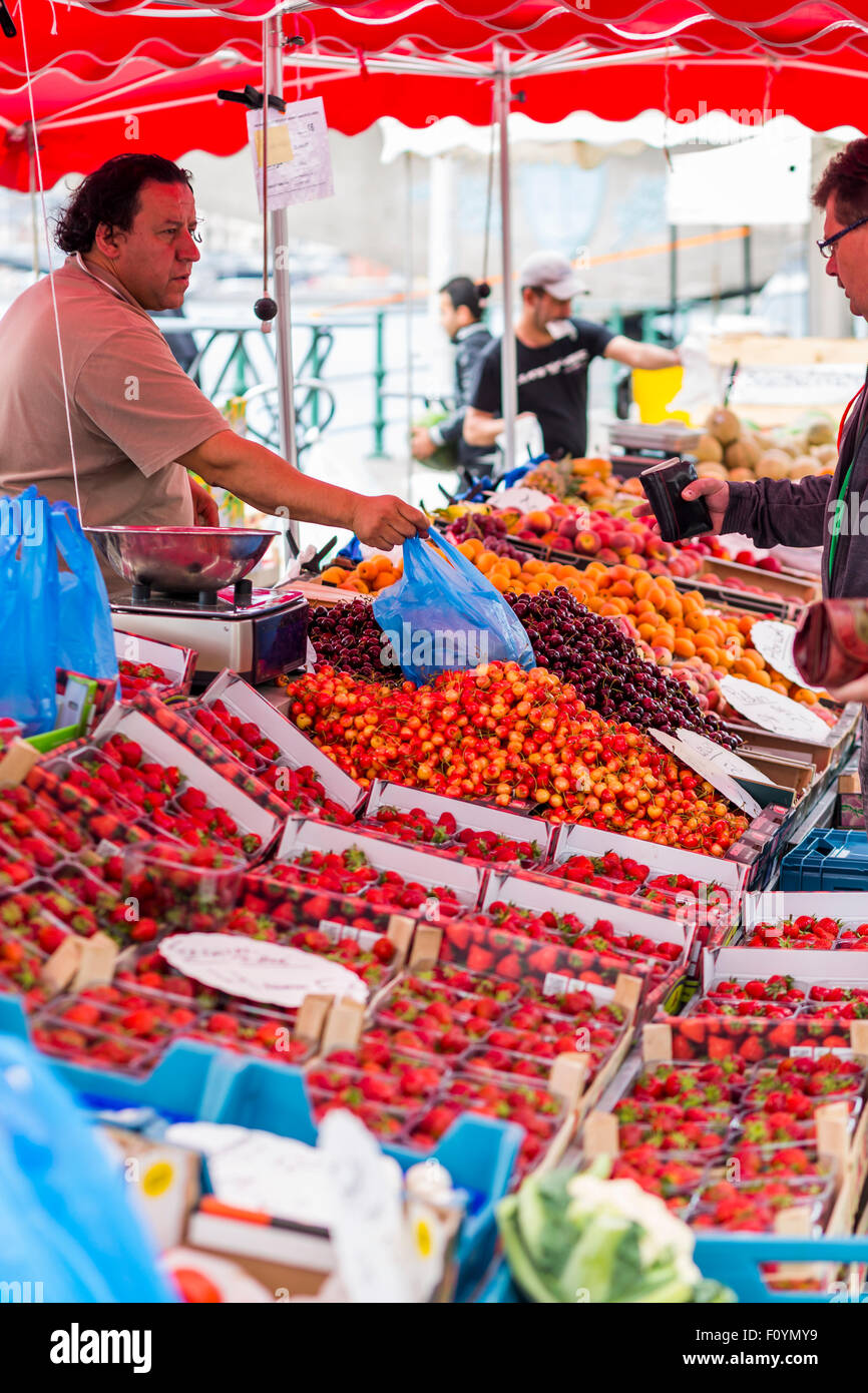 Liege street market hi-res stock photography and images - Alamy