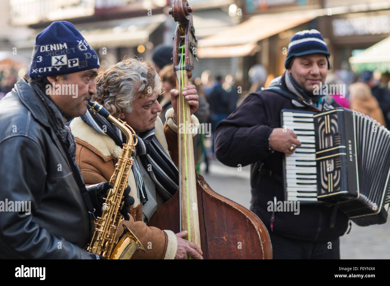 Itinerant musicians hi-res stock photography and images - Alamy