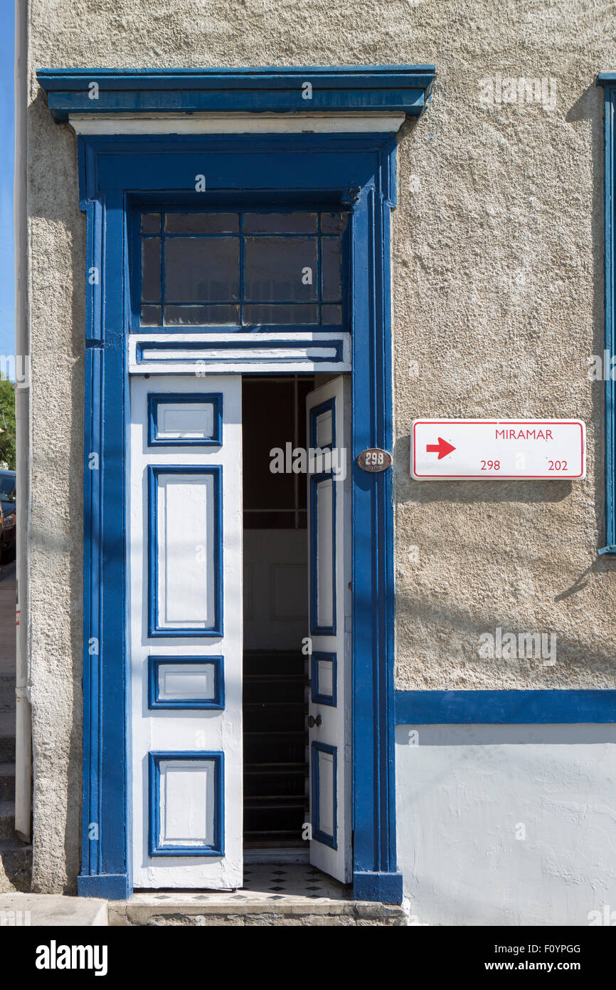 Doorway and street sign, Valparaiso, Chile Stock Photo - Alamy