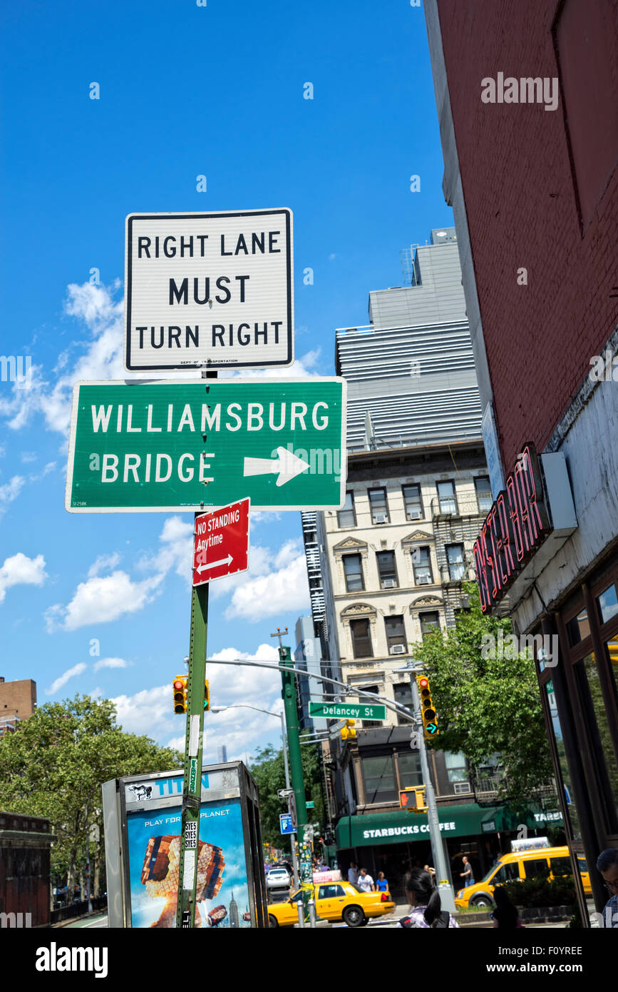 Sign to Williamsburg Bridge posted on Allen Street, at the intersection ...