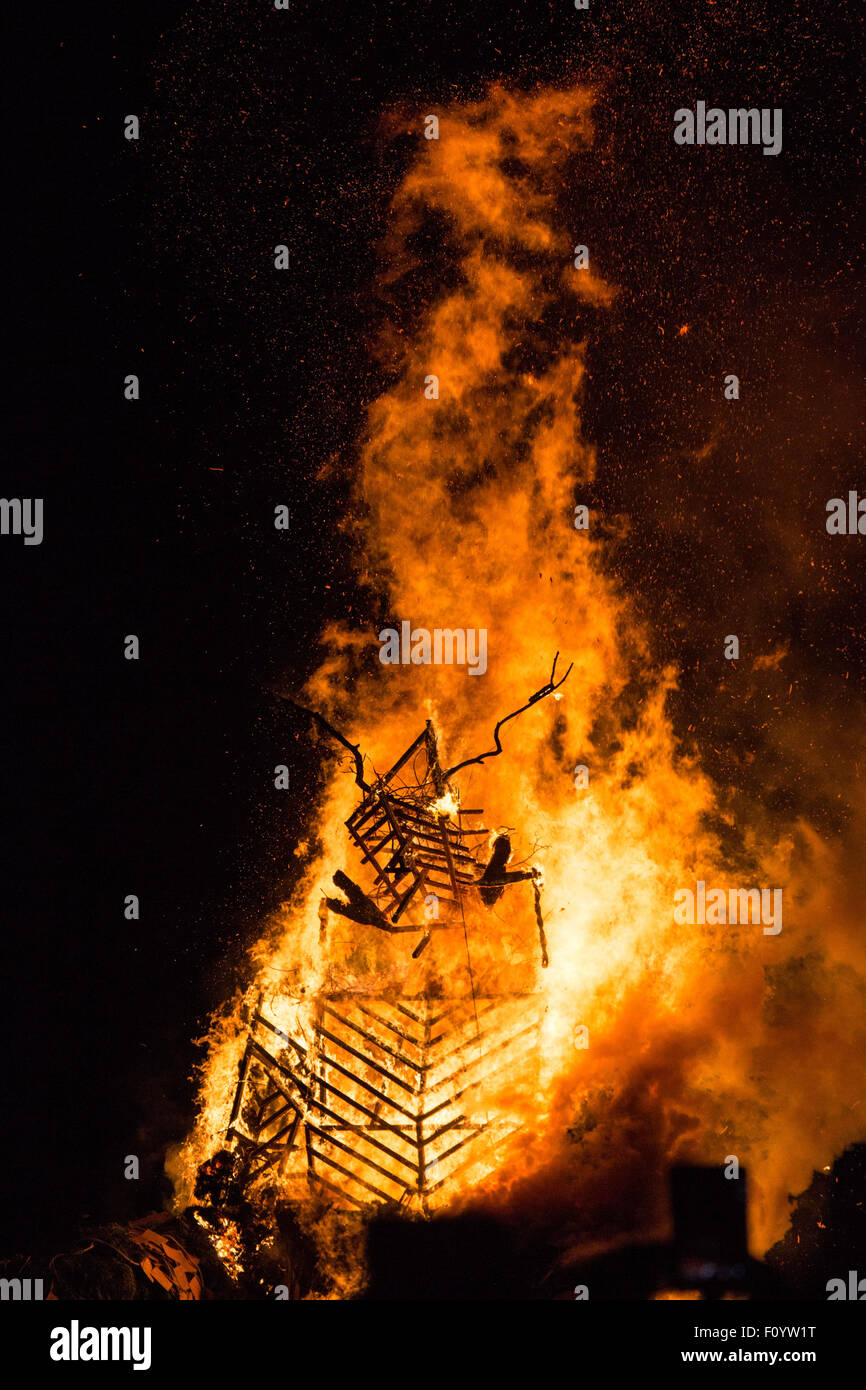 GREEN MAN, PYRE, BURNING, SET ALIGHT, TRADITION: Glanusk Park near ...