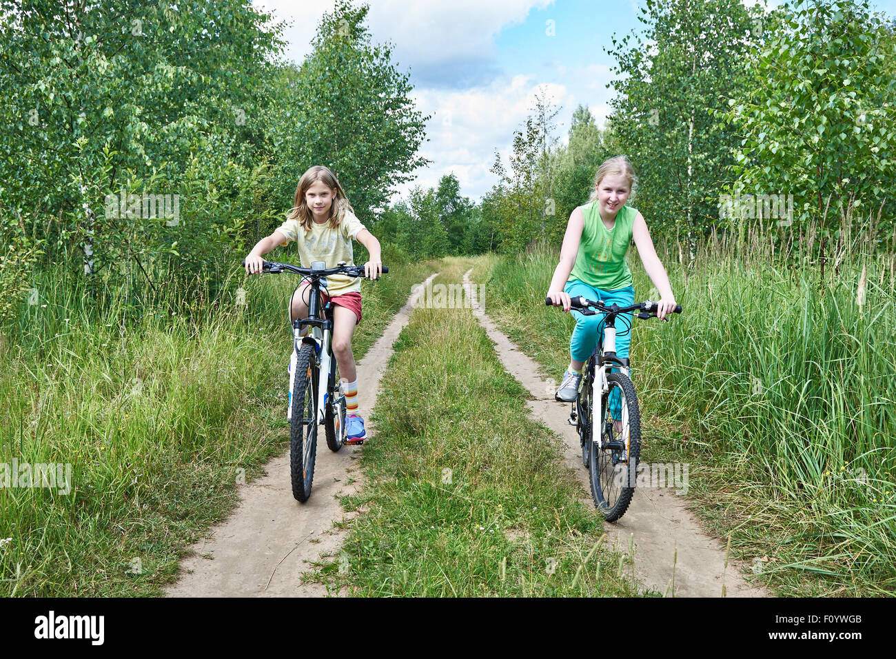 Bike girls hi-res stock photography and images - Alamy