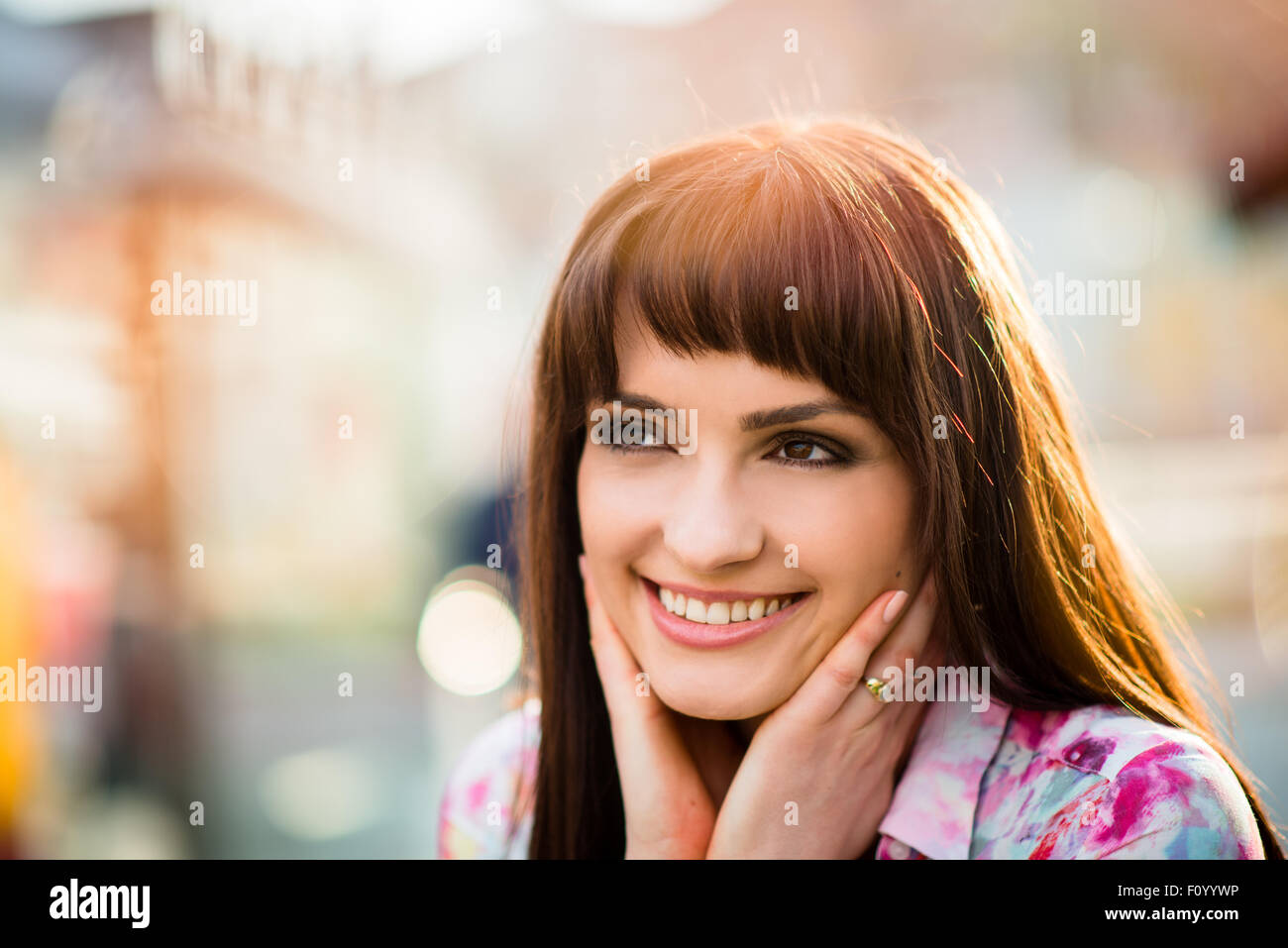 Portrait of beautiful woman looking away, hand under chin - photo with ...