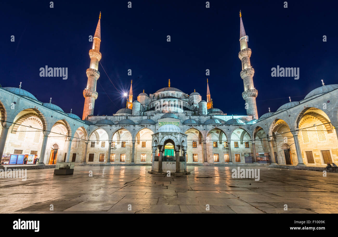 Blue Mosque, Sultan Ahmet Camii at night, Sultanahmet, European Side ...