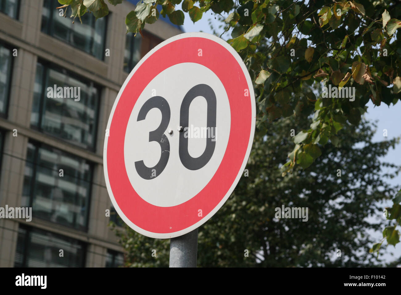 Road sign 30 mph hi-res stock photography and images - Alamy
