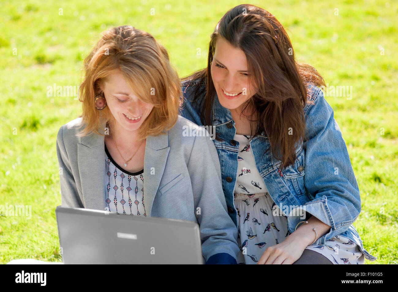 WOMAN WITH COMPUTER Stock Photo - Alamy