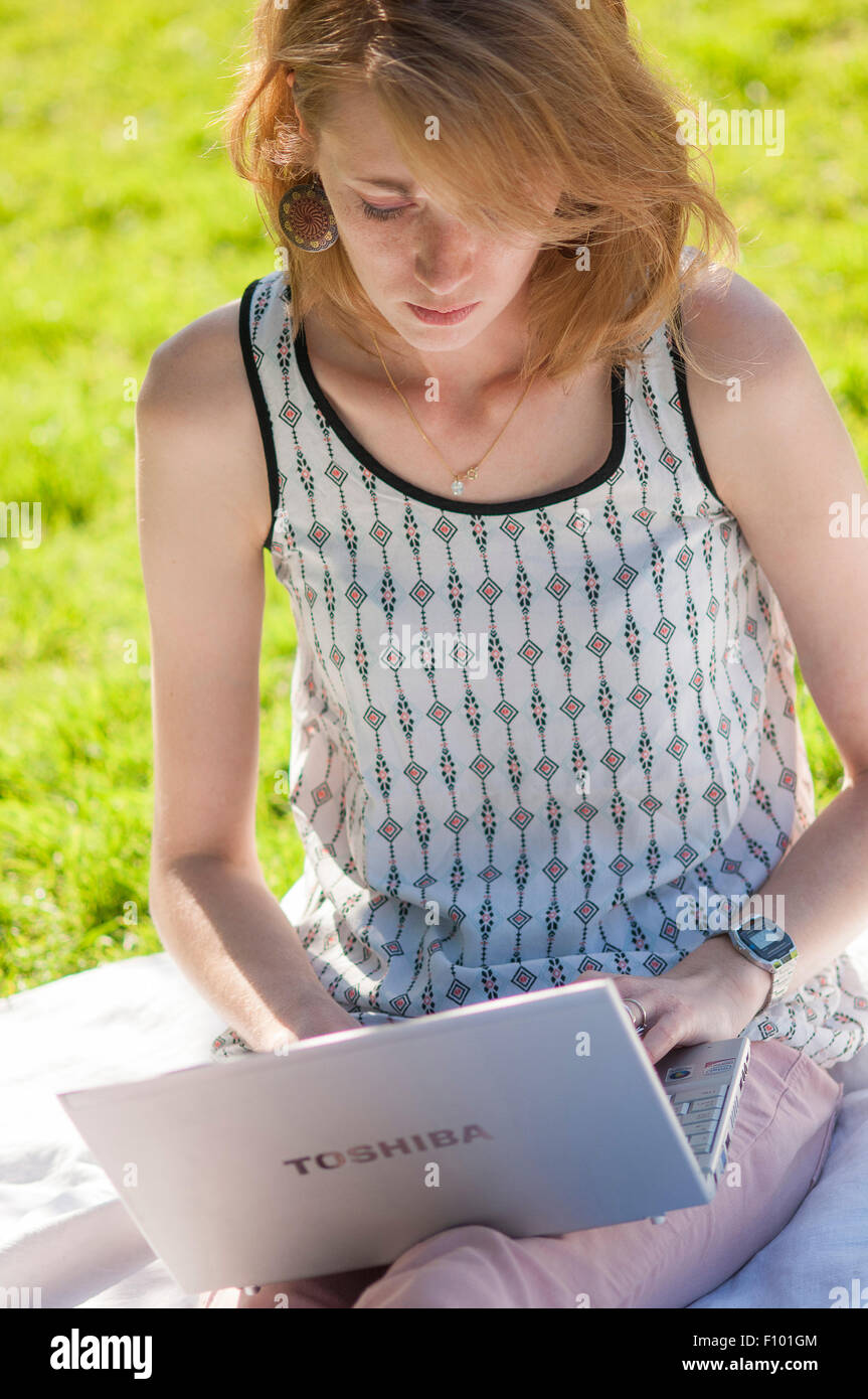 WOMAN WITH COMPUTER Stock Photo - Alamy