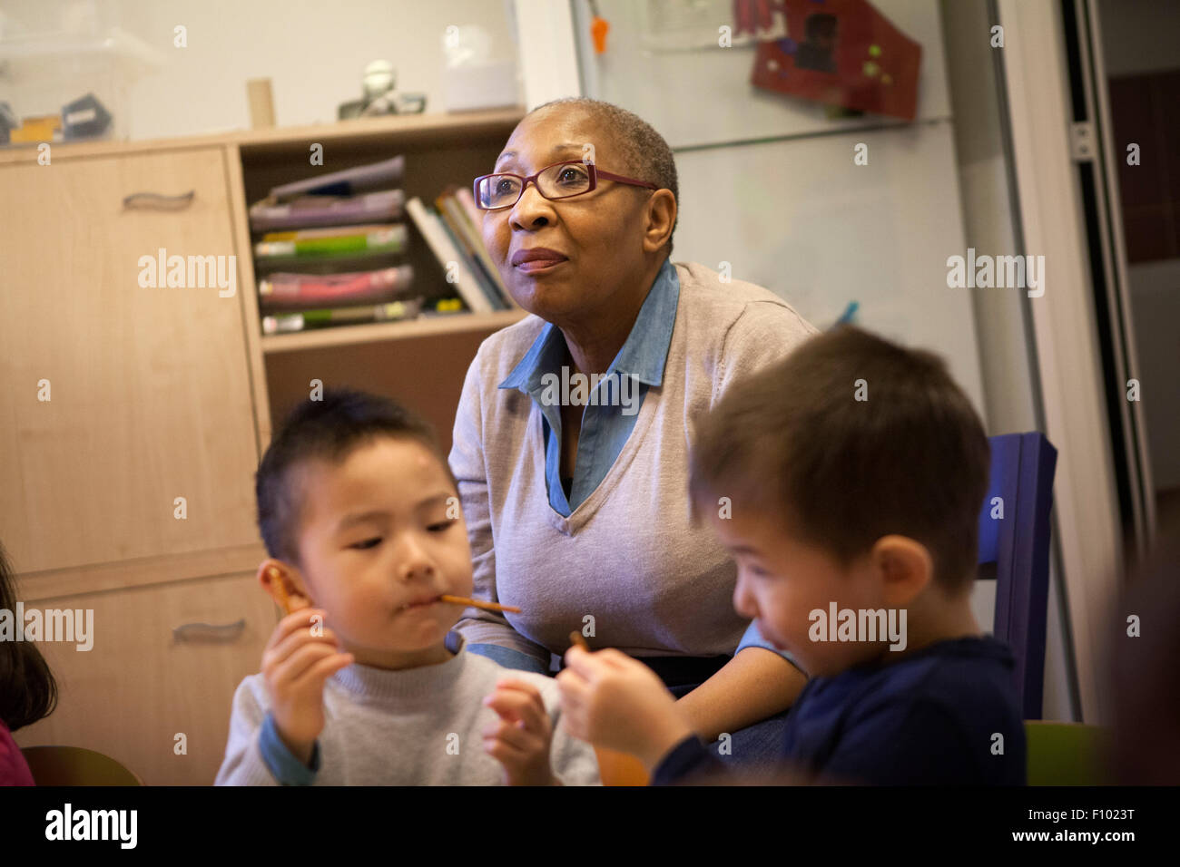 Intergeneration hi-res stock photography and images - Alamy