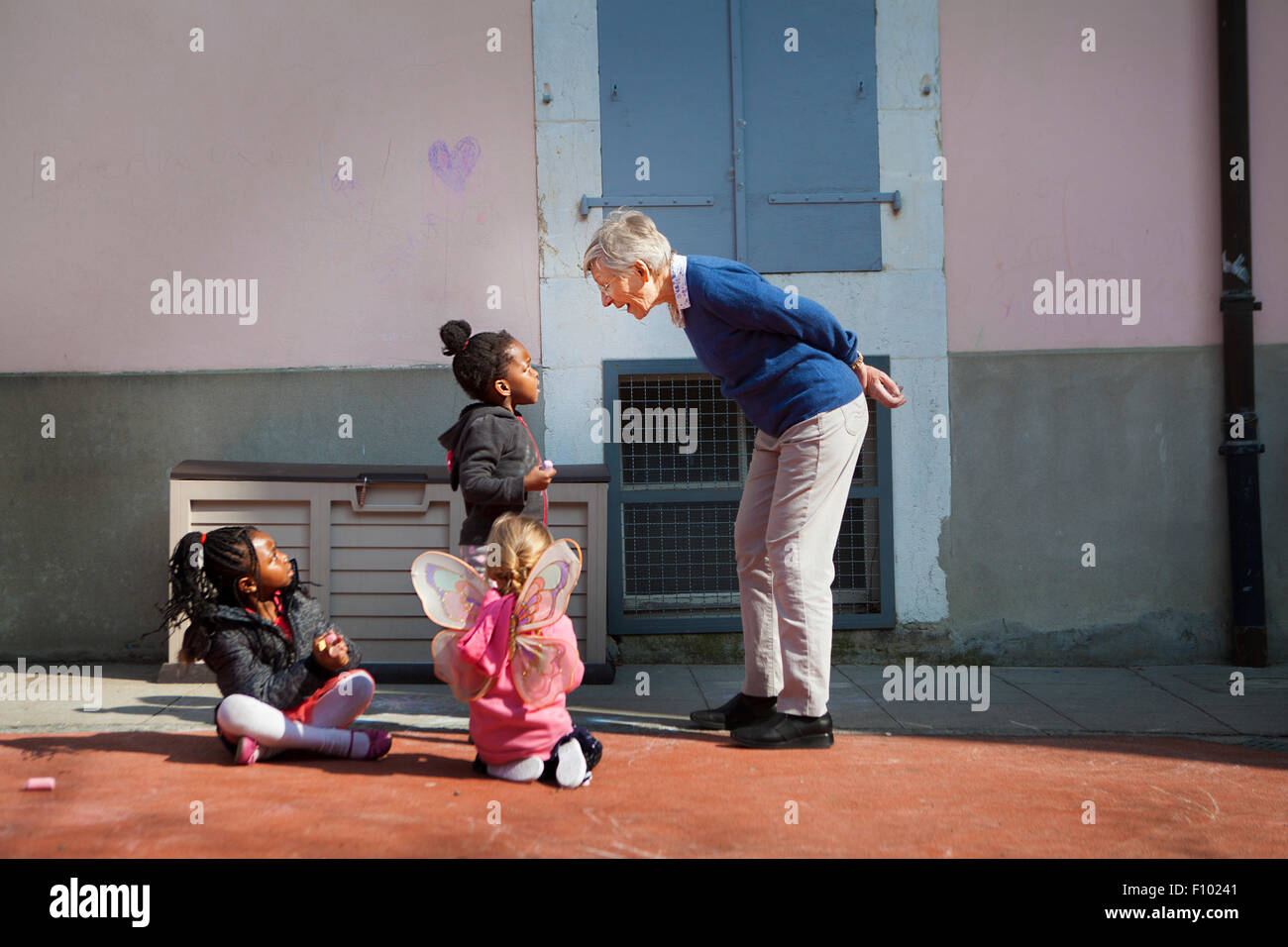 Intergenerational group discussion hi-res stock photography and images ...
