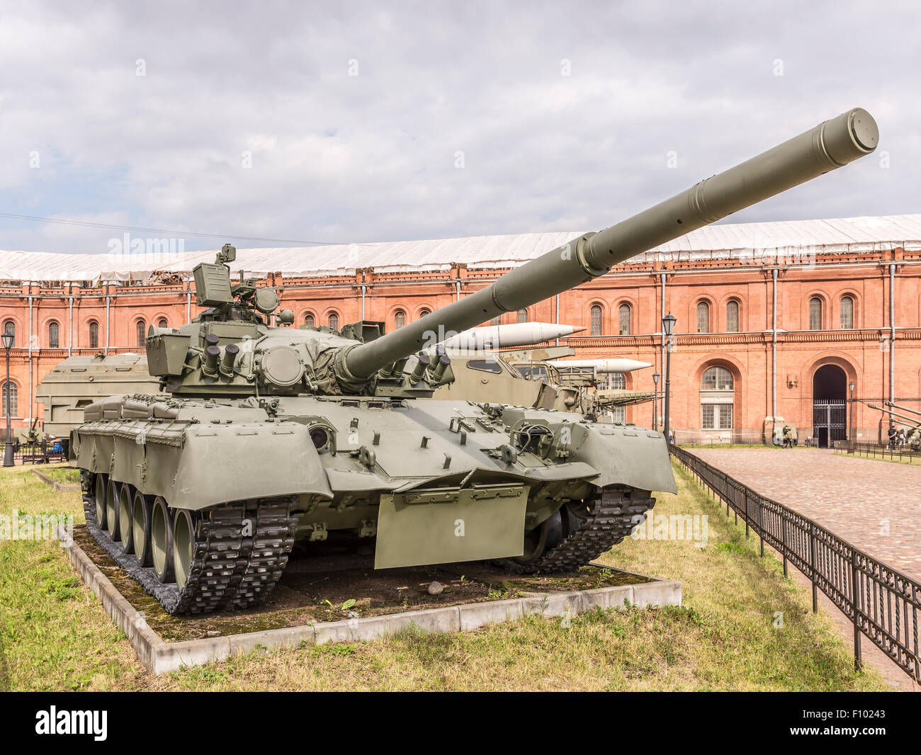 T 80 Tank High Resolution Stock Photography and Images - Alamy