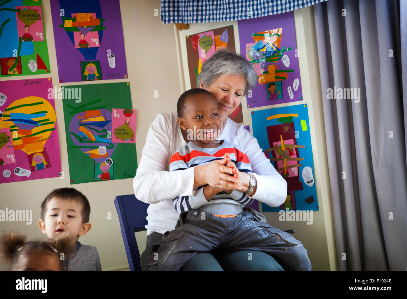 Intergenerational activities hi-res stock photography and images - Alamy