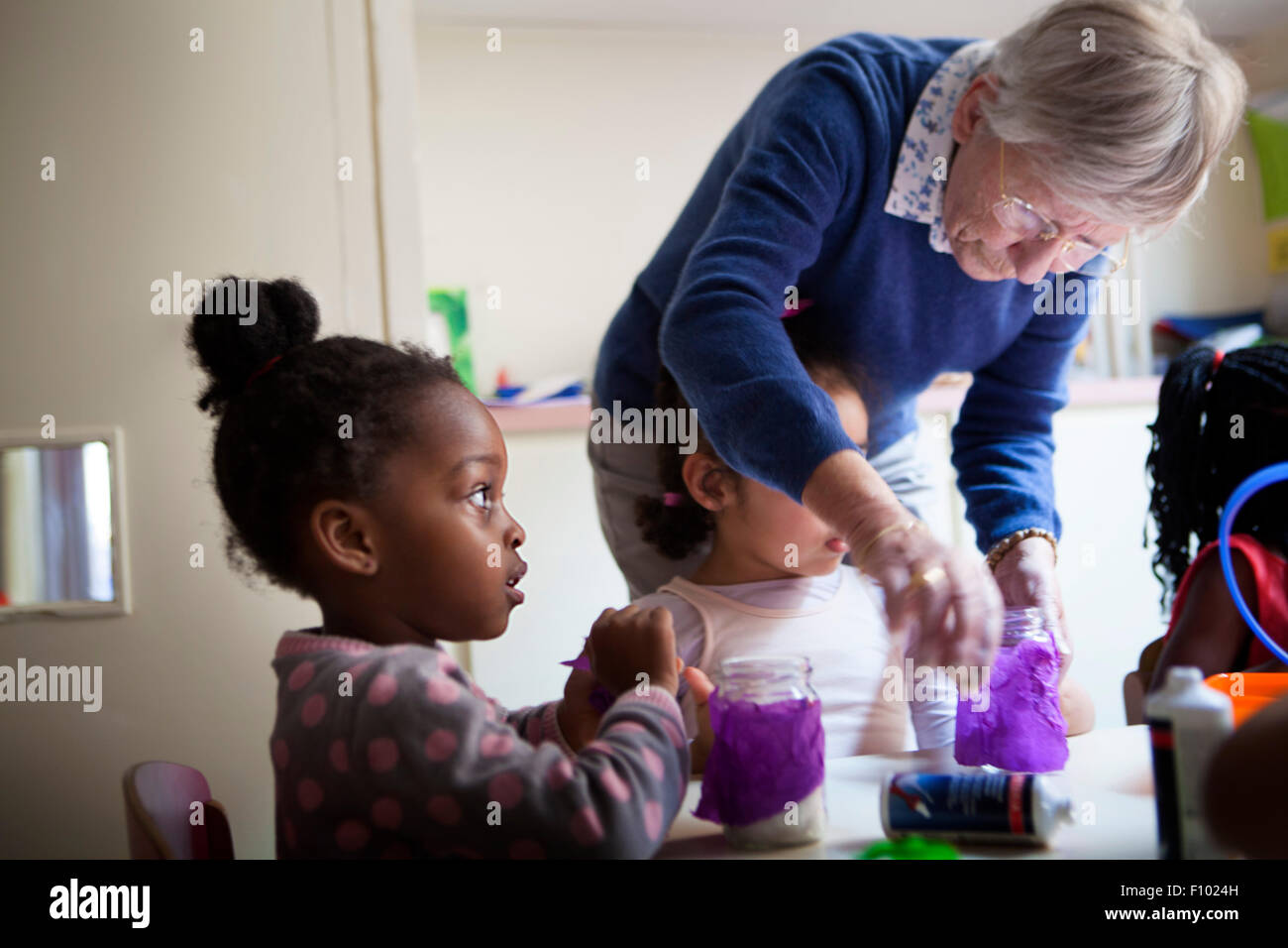 Intergenerational group activities hi-res stock photography and images ...