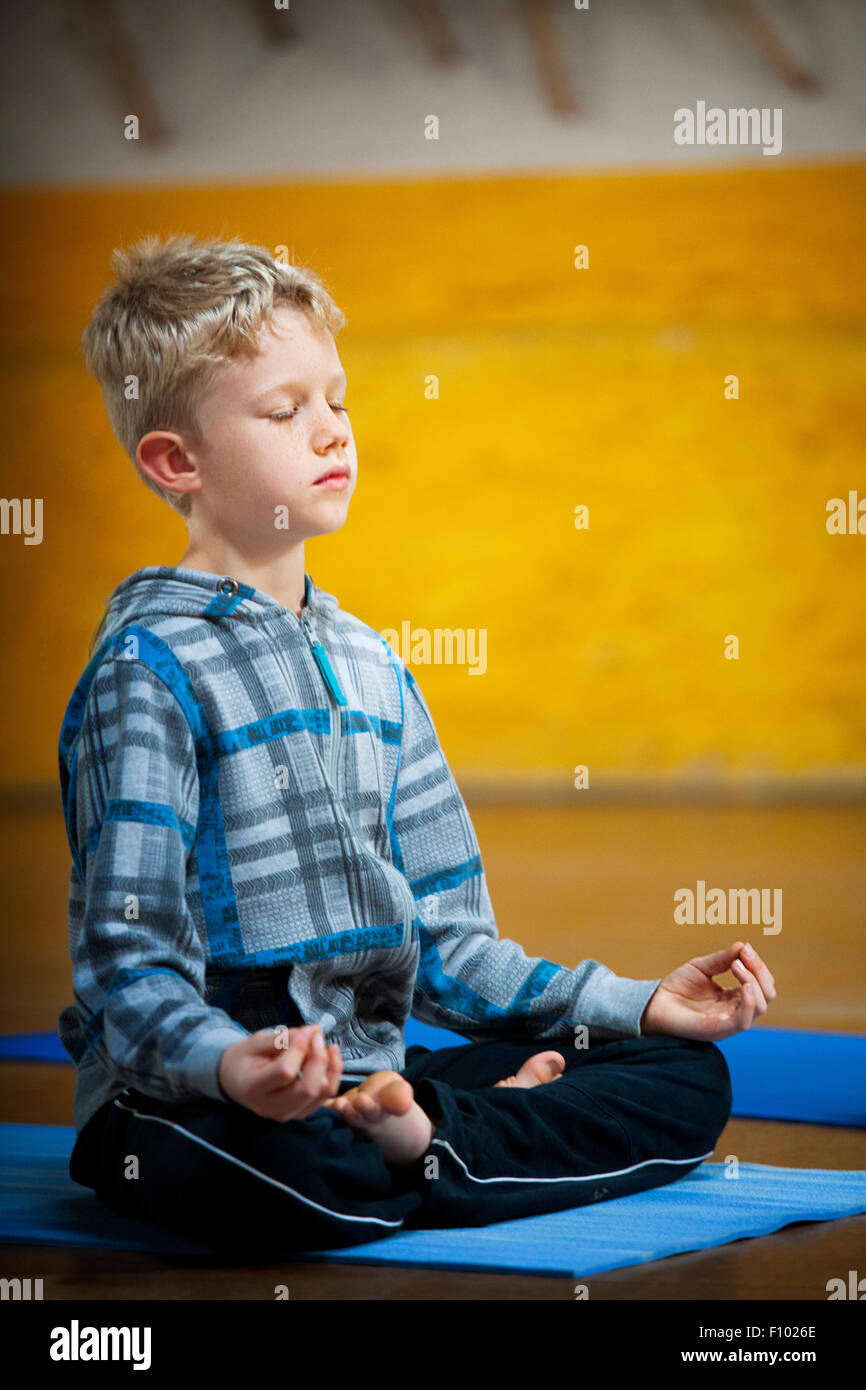 6 7 years children classroom activities hi-res stock photography and ...