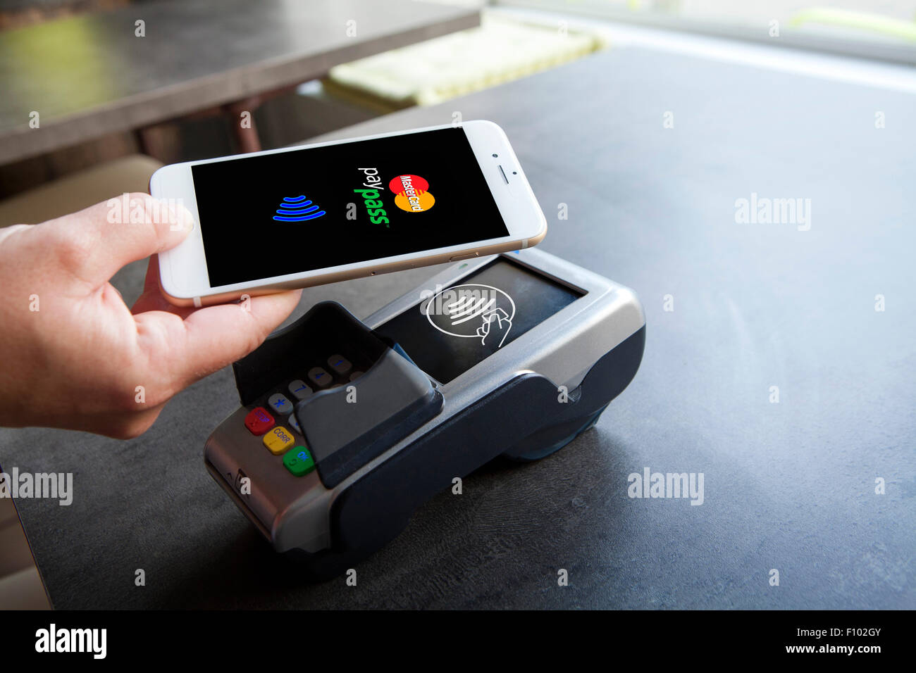 Contactless payment hi-res stock photography and images - Alamy