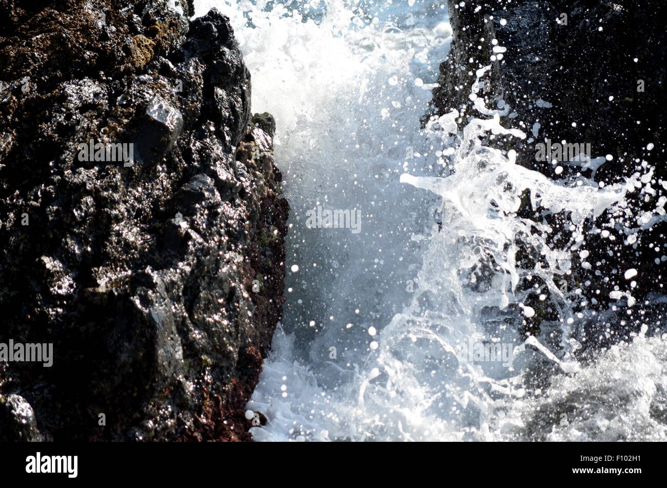 Breaking wave and rock hi-res stock photography and images - Alamy