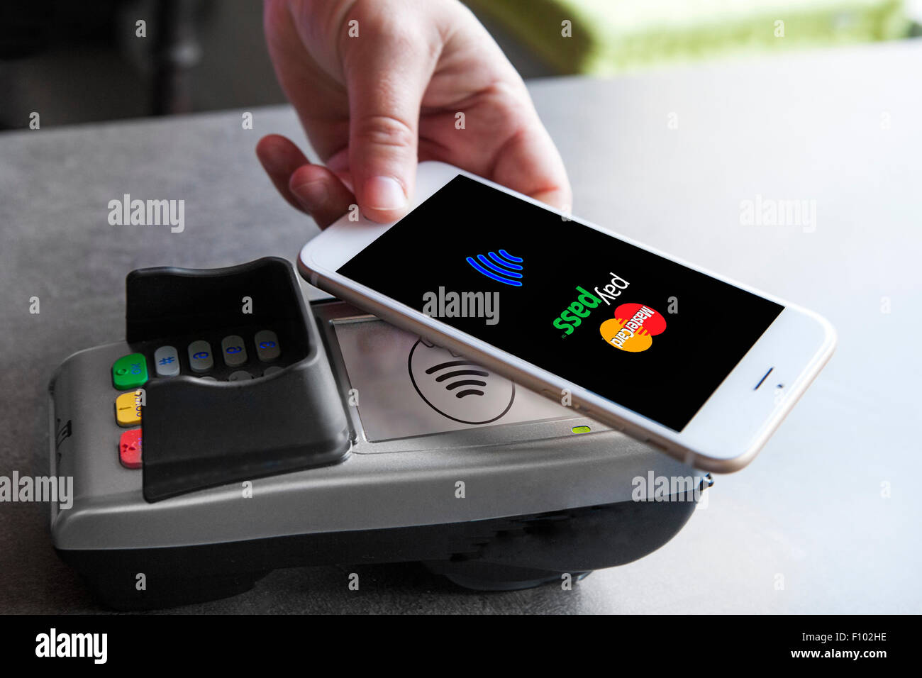Contactless payment hi-res stock photography and images - Alamy