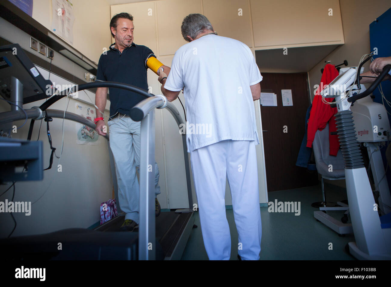 Cardiac rehabilitation exercise hi-res stock photography and images - Alamy