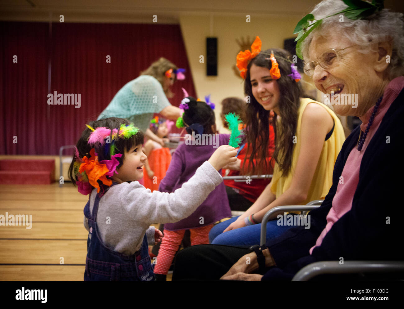 Intergenerational group activities hi-res stock photography and images ...
