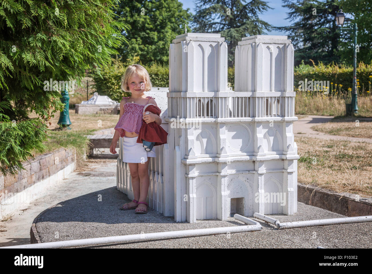 Child attractions hi-res stock photography and images - Alamy