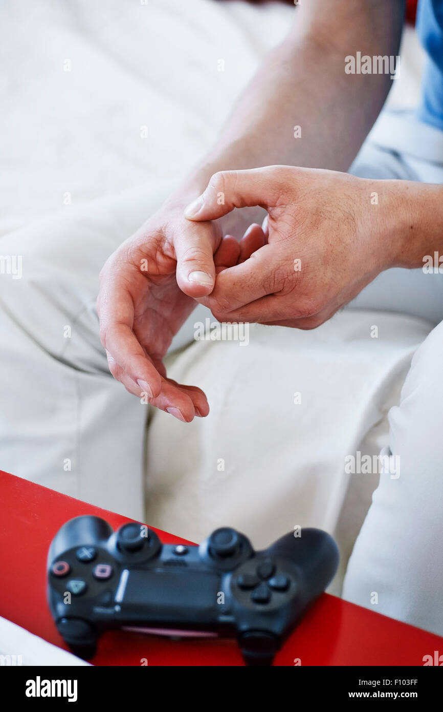 MAN WITH PAINFUL HAND Stock Photo - Alamy