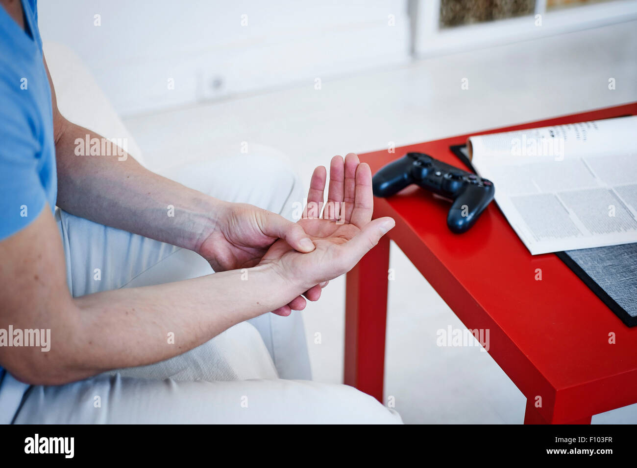MAN WITH PAINFUL HAND Stock Photo - Alamy